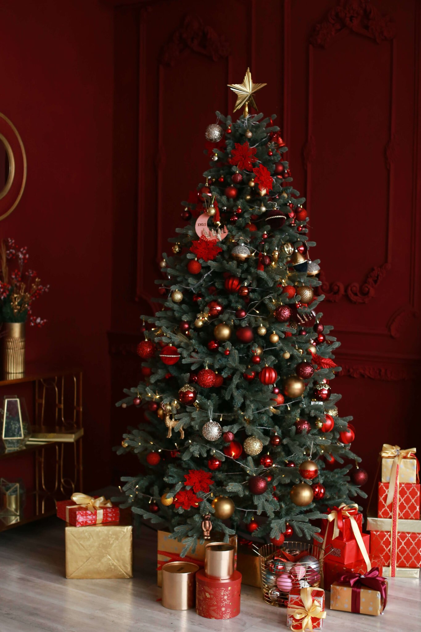 12 Stunning Christmas tree Themes {2024} - House On Austin