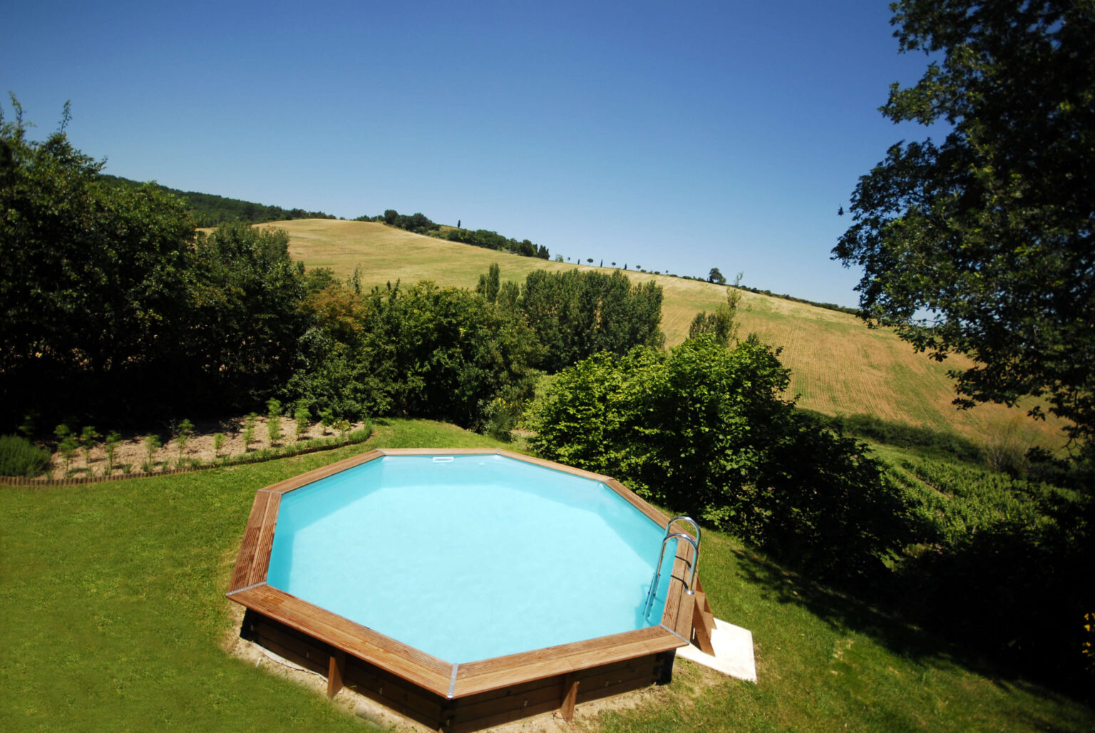 What's The Best Material for An Above Ground Pool Deck? - House On Austin